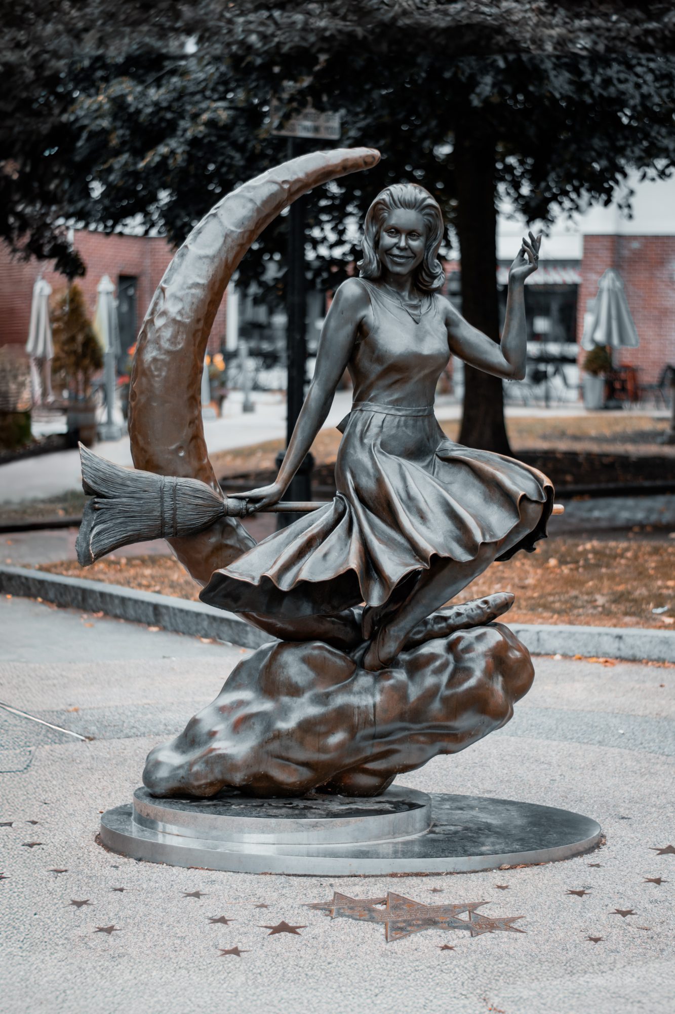 Bewitched Sculpture - Samantha Statue - Destination Salem